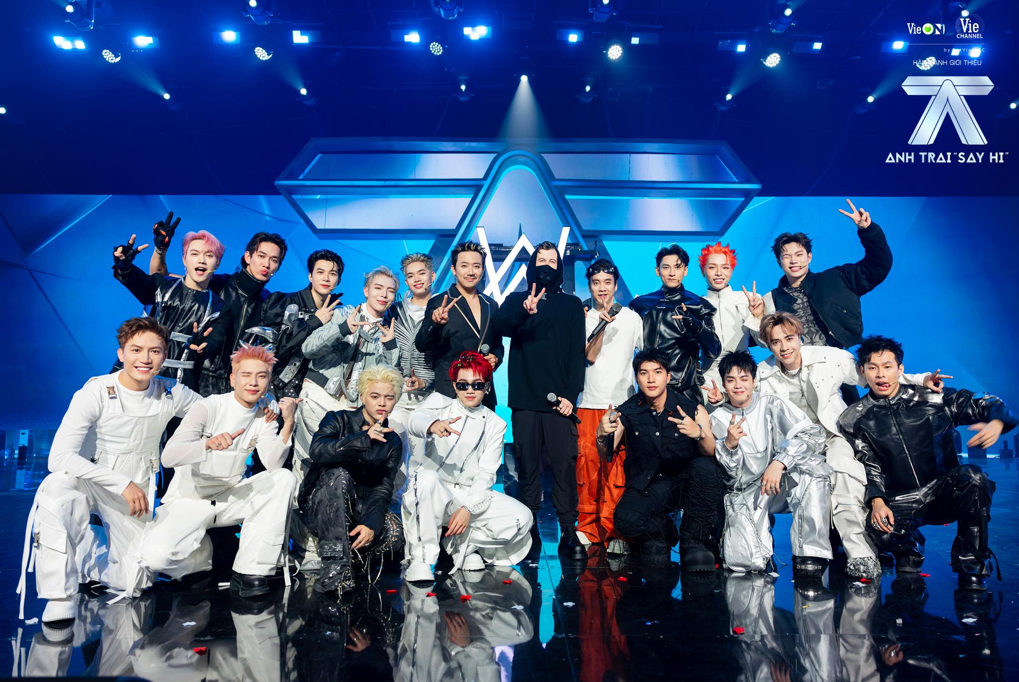 Alan Walker xuất hiện tại chung kết Anh Trai Say Hi, đội hình chiến thắng r