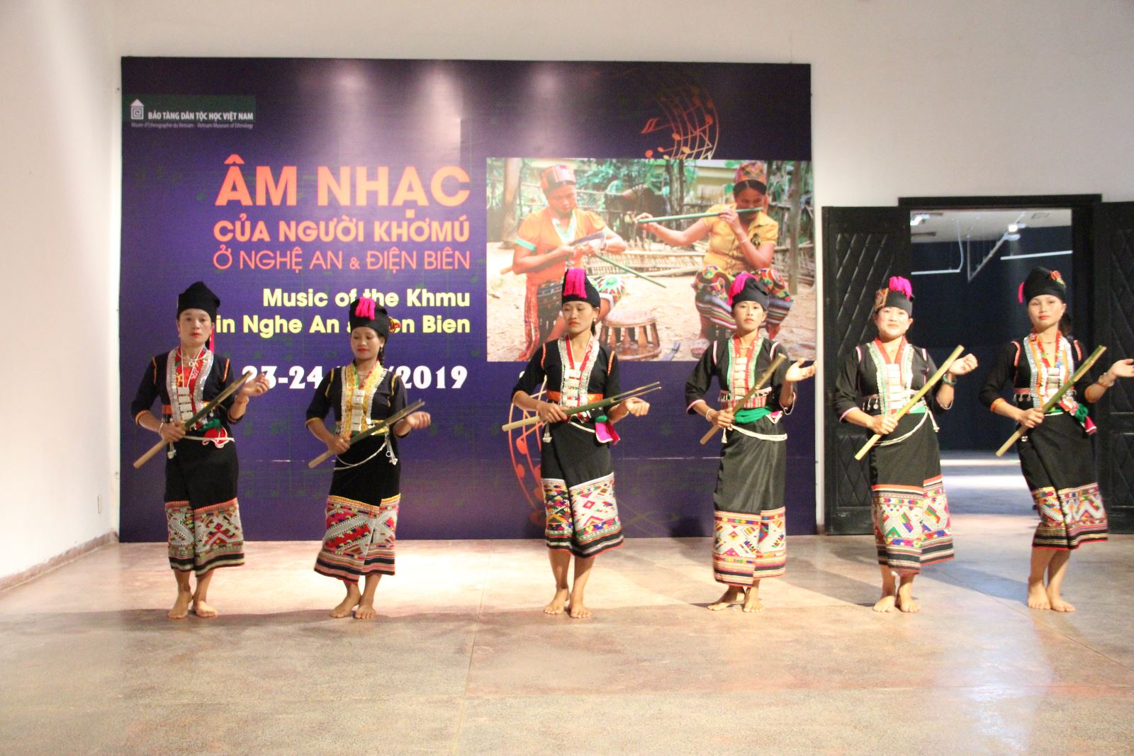 Trình diễn âm nhạc của người Khơ Mú tại Hà Nội