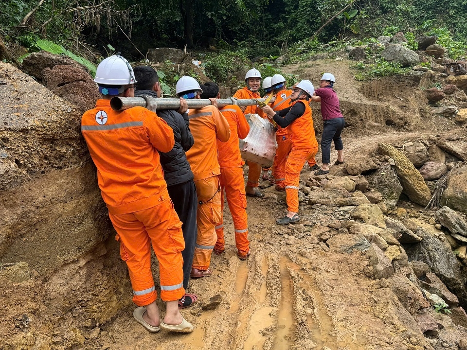 EVN: Vượt tiến độ, xóa “vùng lõm” điện, sóng tại 129 thôn, bản